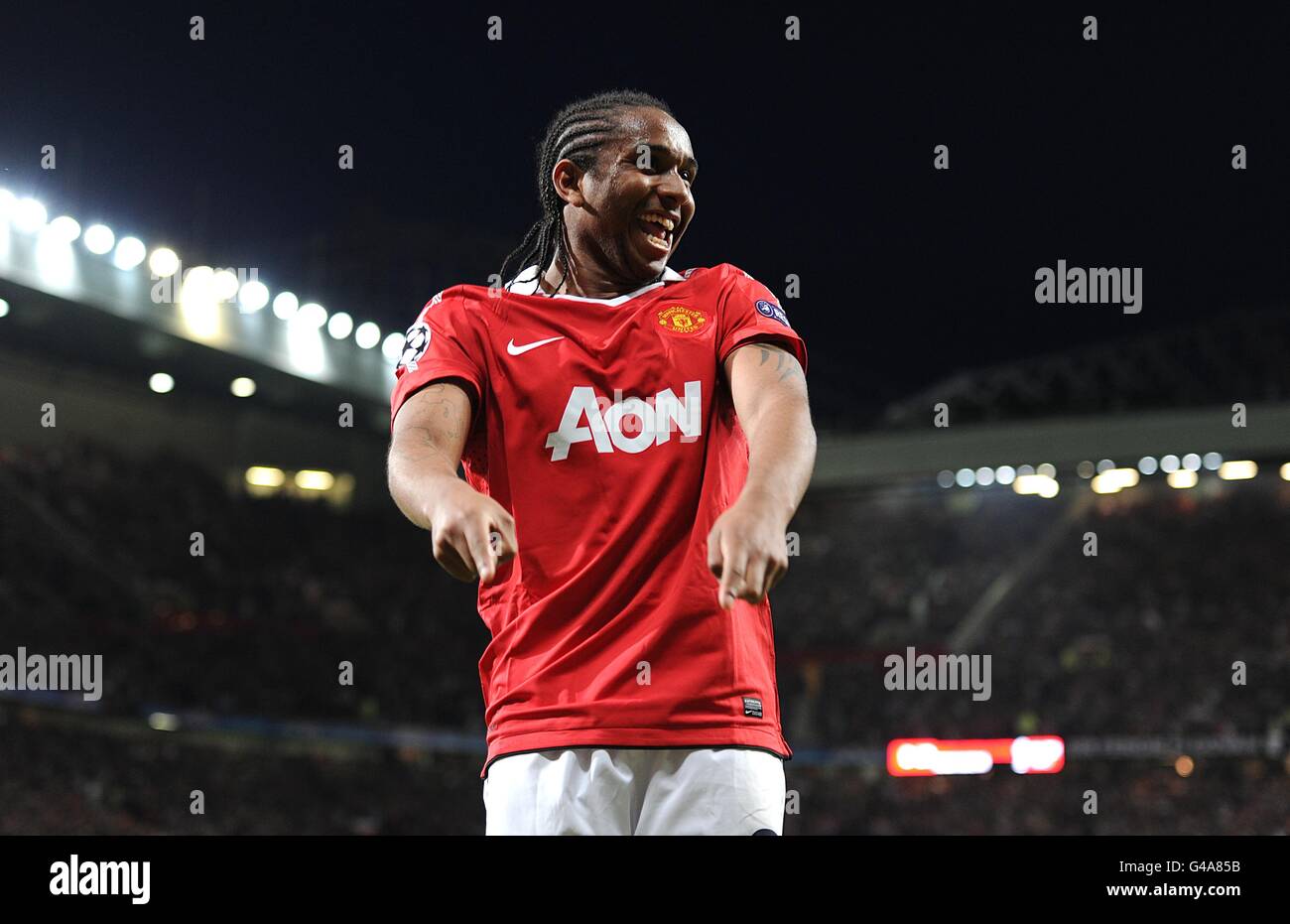 Manchester uniteds anderson celebrates scoring hi-res stock photography ...