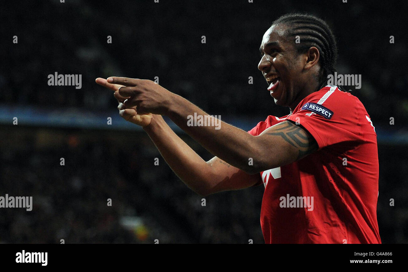 Manchester uniteds anderson celebrates scoring hi-res stock photography ...