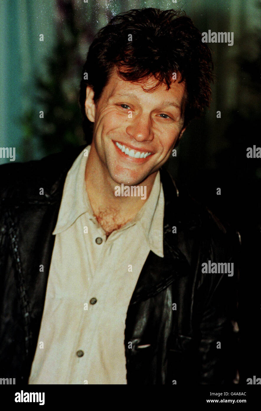 JON BON JOVI MTV. AMERICAN ROCK STAR JON BON JOVI AT THE 1997 MTV ...