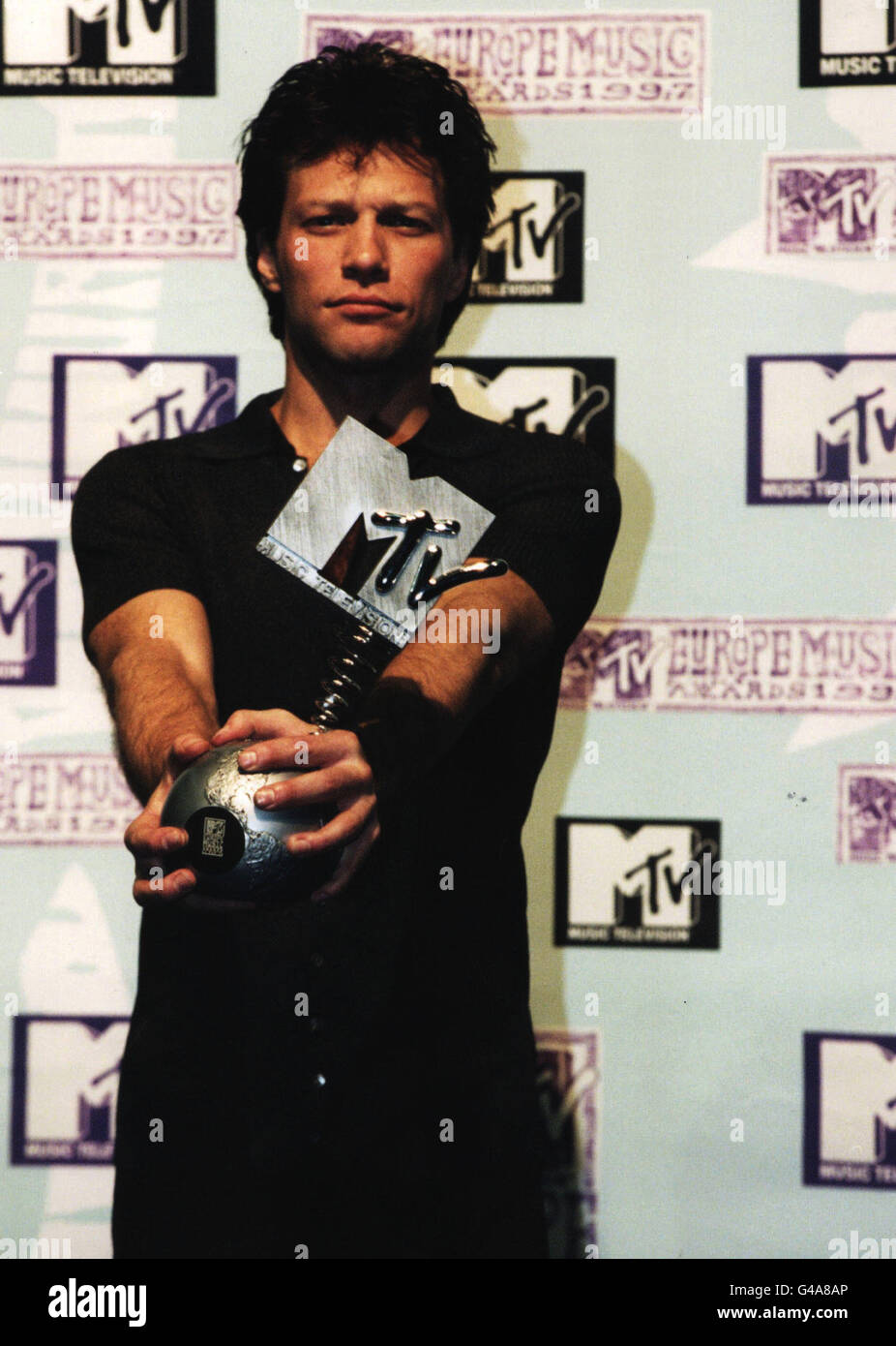 JON BON JOVI ,MTV. AMERICAN ROCK STAR JON BON JOVI AT THE 1997 MTV ...
