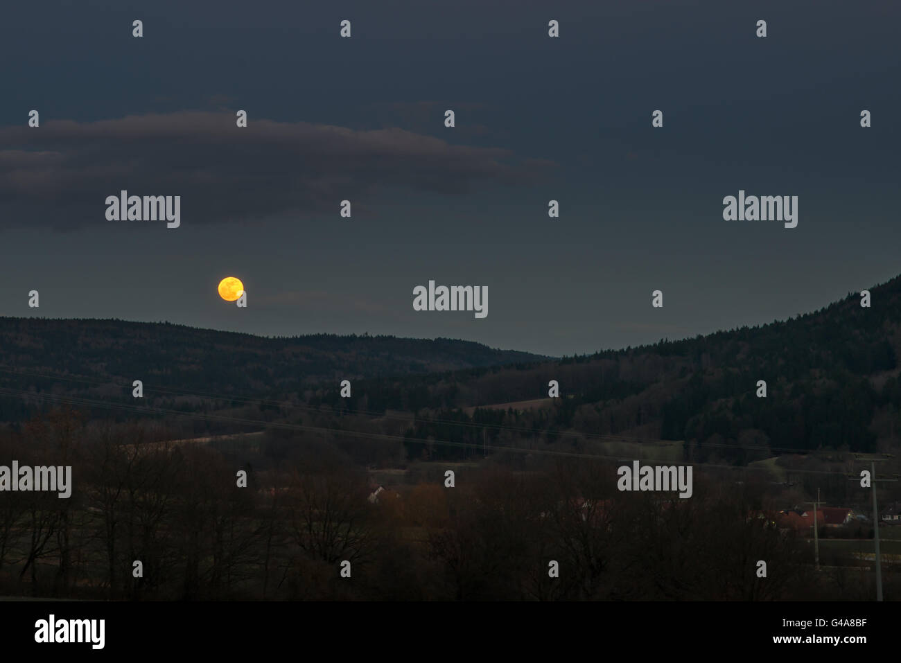 Rising full moon over the horizon Stock Photo - Alamy