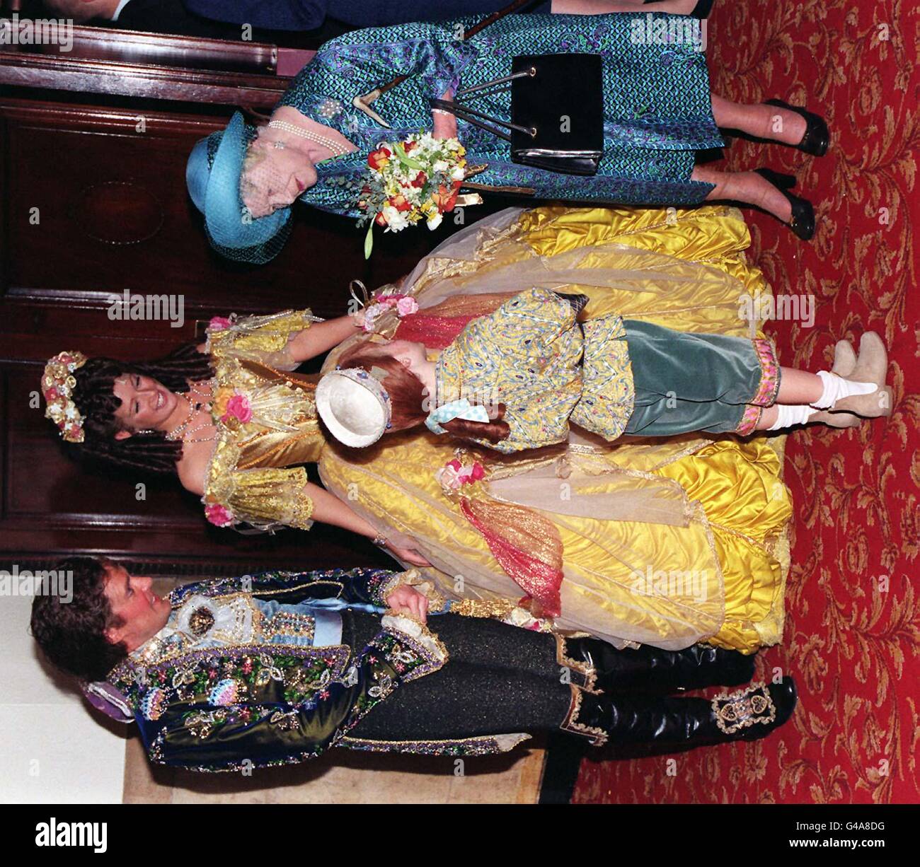 Queen elizabeth the queen mother met cast members of hi-res stock ...