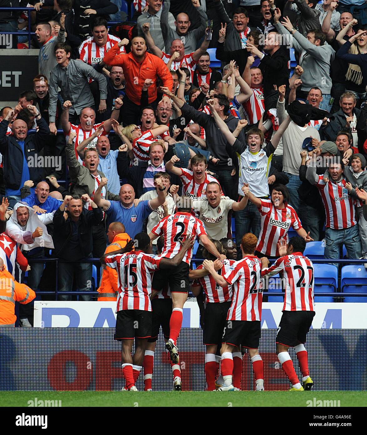 Sunderland's Sulley Muntari (third from right) and his team-mates ...