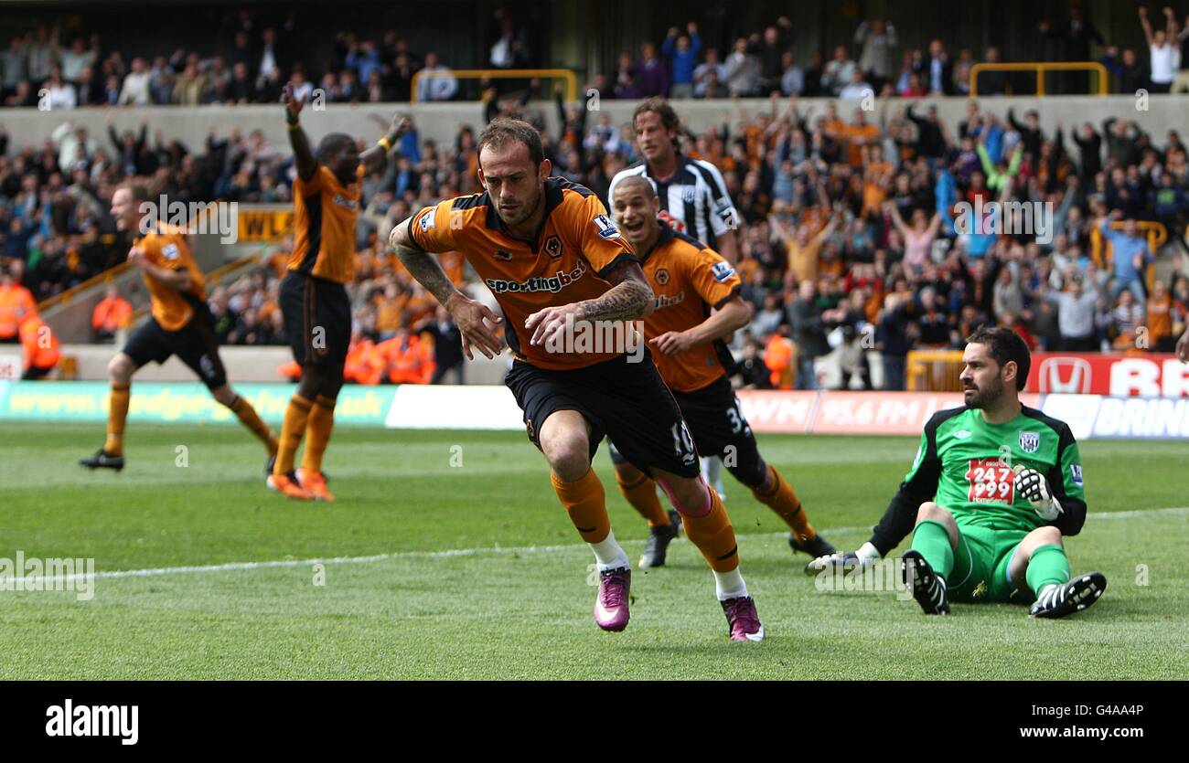 Wolverhampton Wanderers' Steven Fletcher celebrates scoring his side's ...