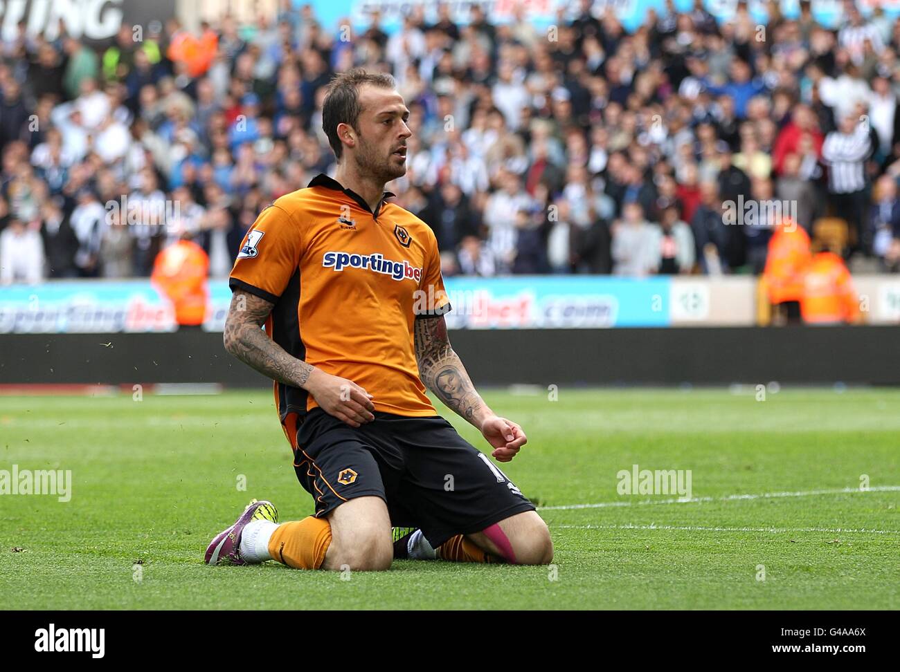 Wolverhampton Wanderers' Steven Fletcher celebrates after scoring his ...