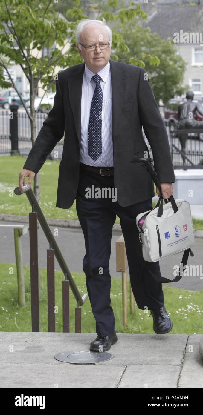 Poisons expert Dr. Joseph Tracy arrives at Nenagh Court House Co ...