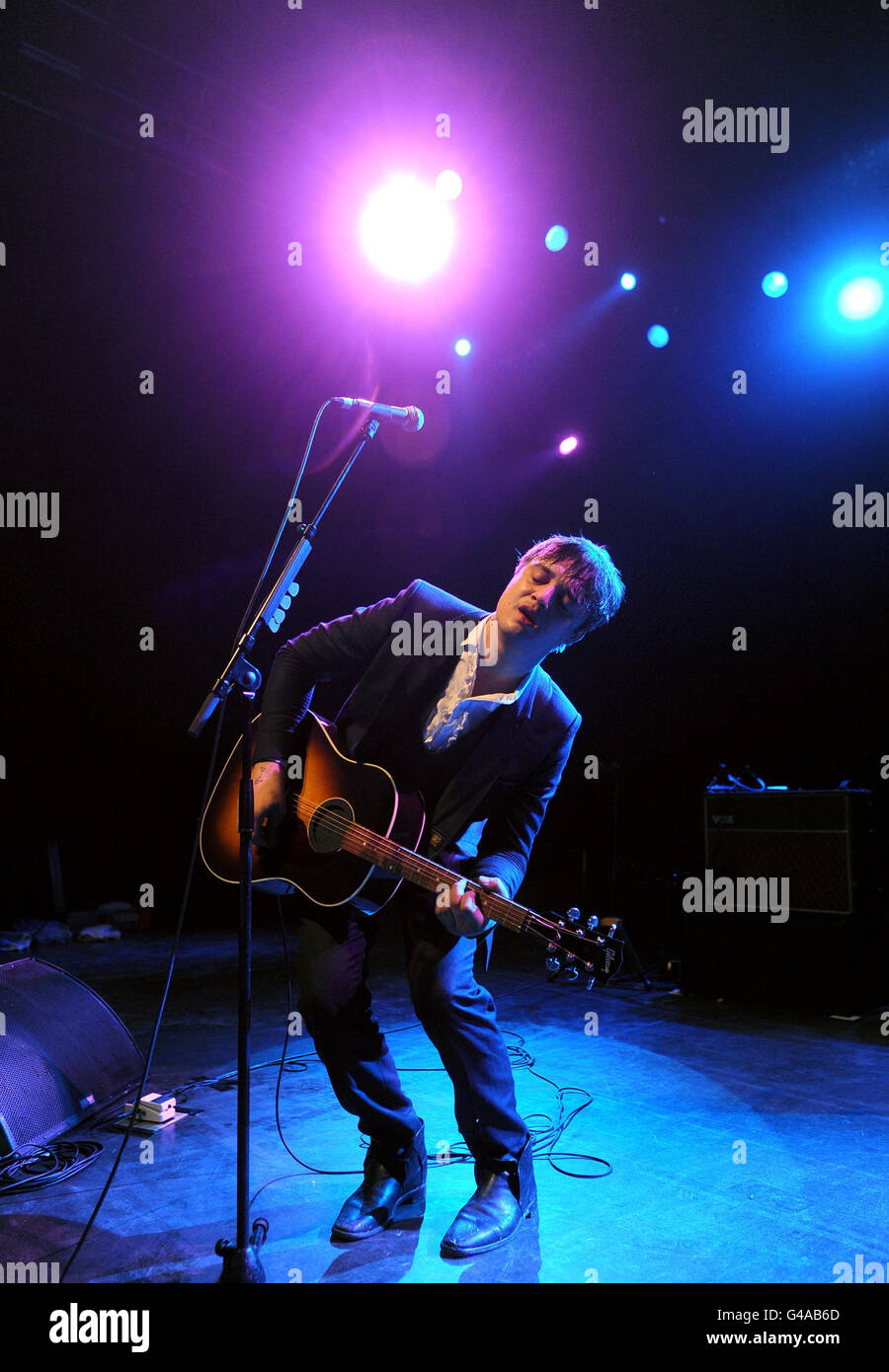 O2 shepherds bush 02 empire hi-res stock photography and images - Alamy