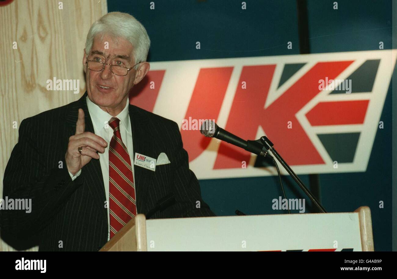UK Unionist Party leader, Bob McCartney addresses party delegates at ...