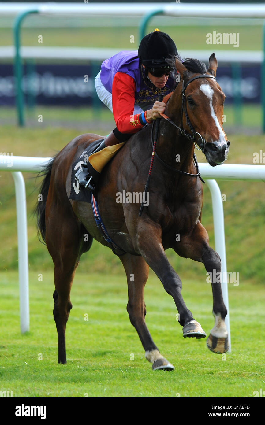 Queens racing colours hi-res stock photography and images - Alamy