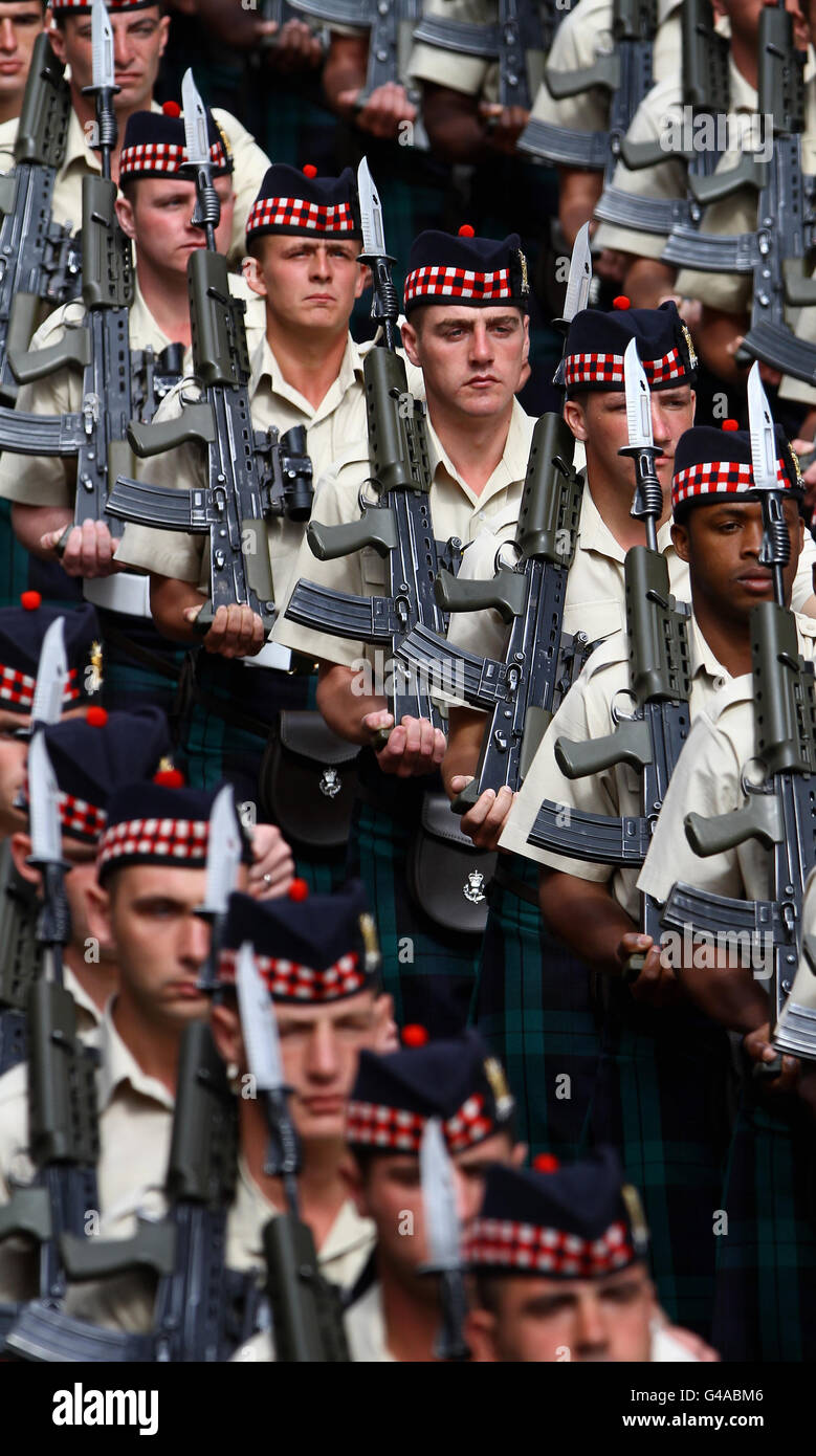 Soldiers from the Argyll and Sutherland Highlanders, 5th Battalion The ...