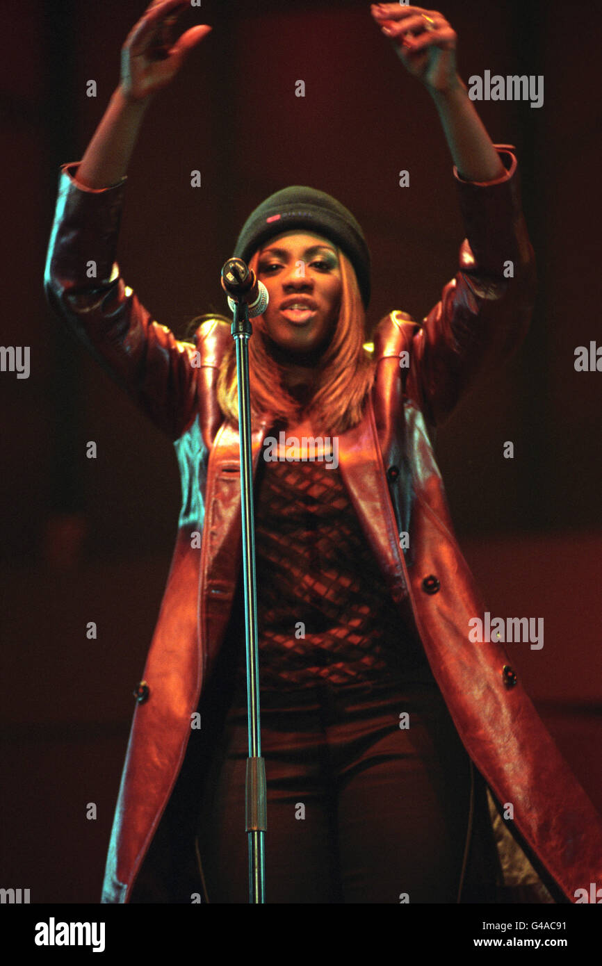 From the girl pop band all saints hi-res stock photography and images ...