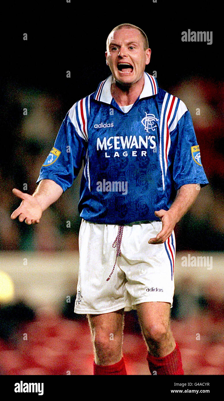 Atmosphere football gazza gascoigne hi-res stock photography and images ...