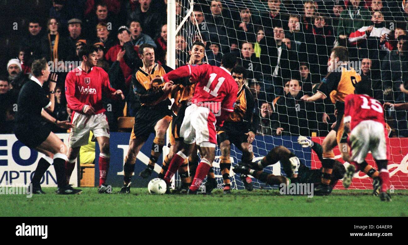 Soccer wolves v charlton 5 hi-res stock photography and images - Alamy