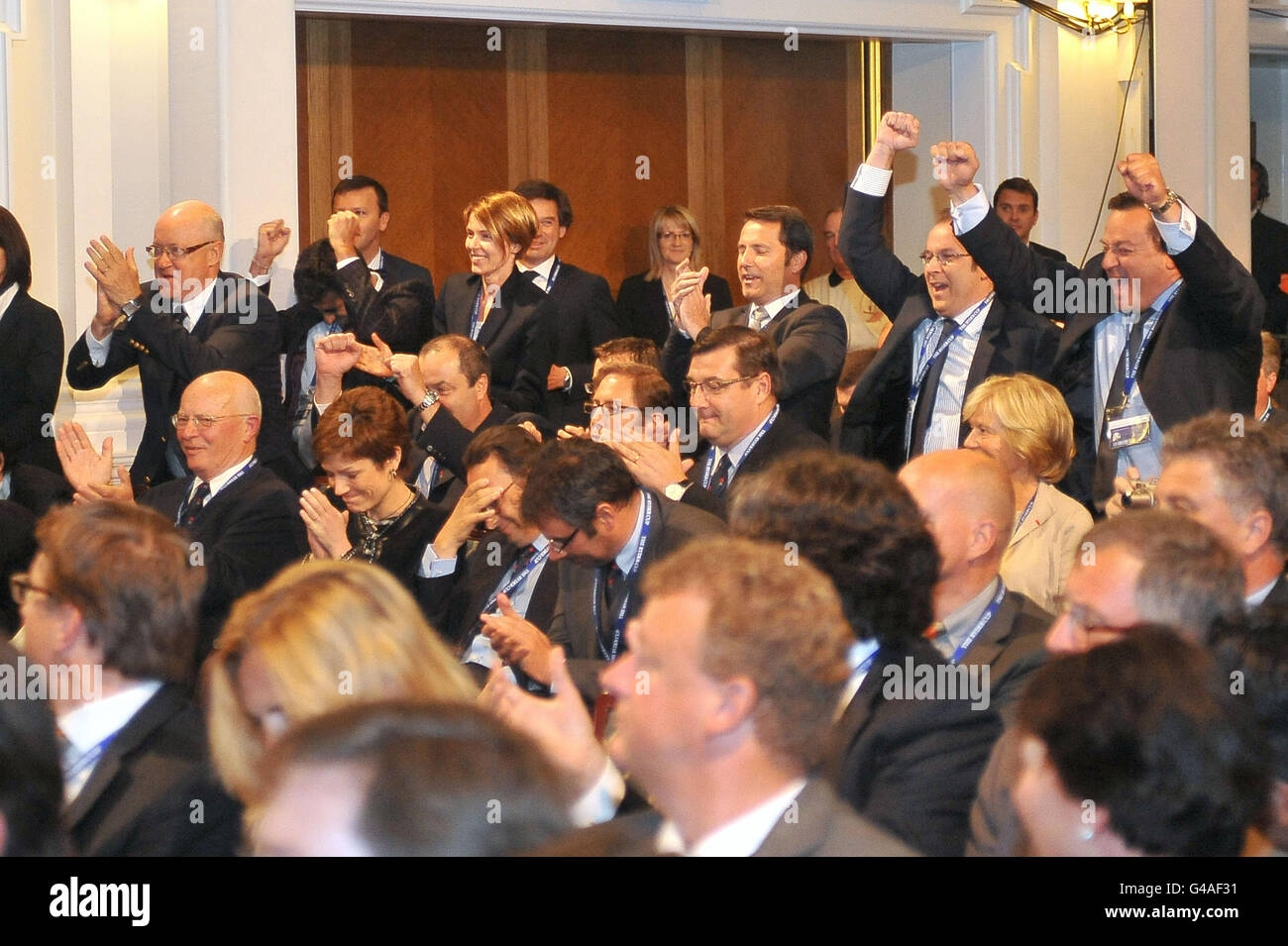 Ryder cup crowd 2018 hi-res stock photography and images - Alamy