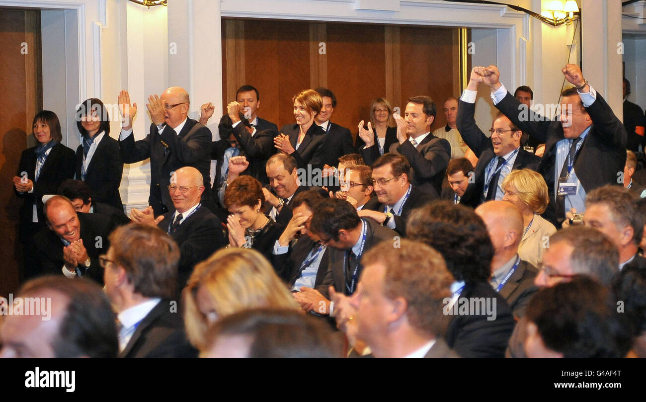 Ryder cup crowd 2018 hi-res stock photography and images - Alamy