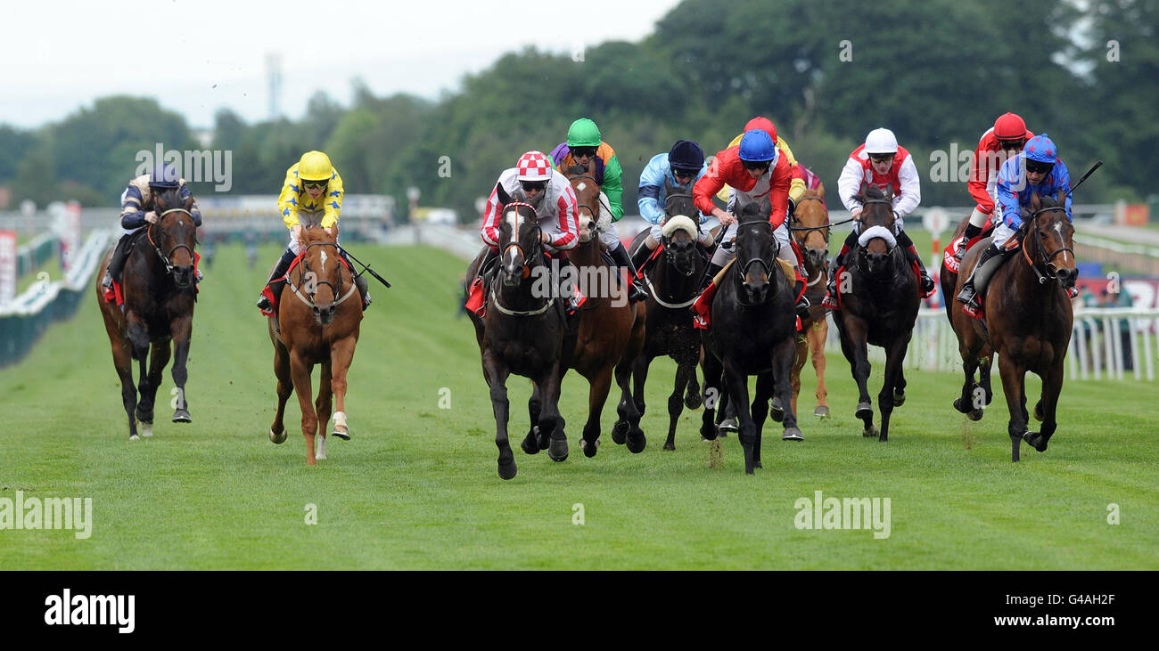 Sole Power ridden by Keagan Latham (centre, red and white check cap ...