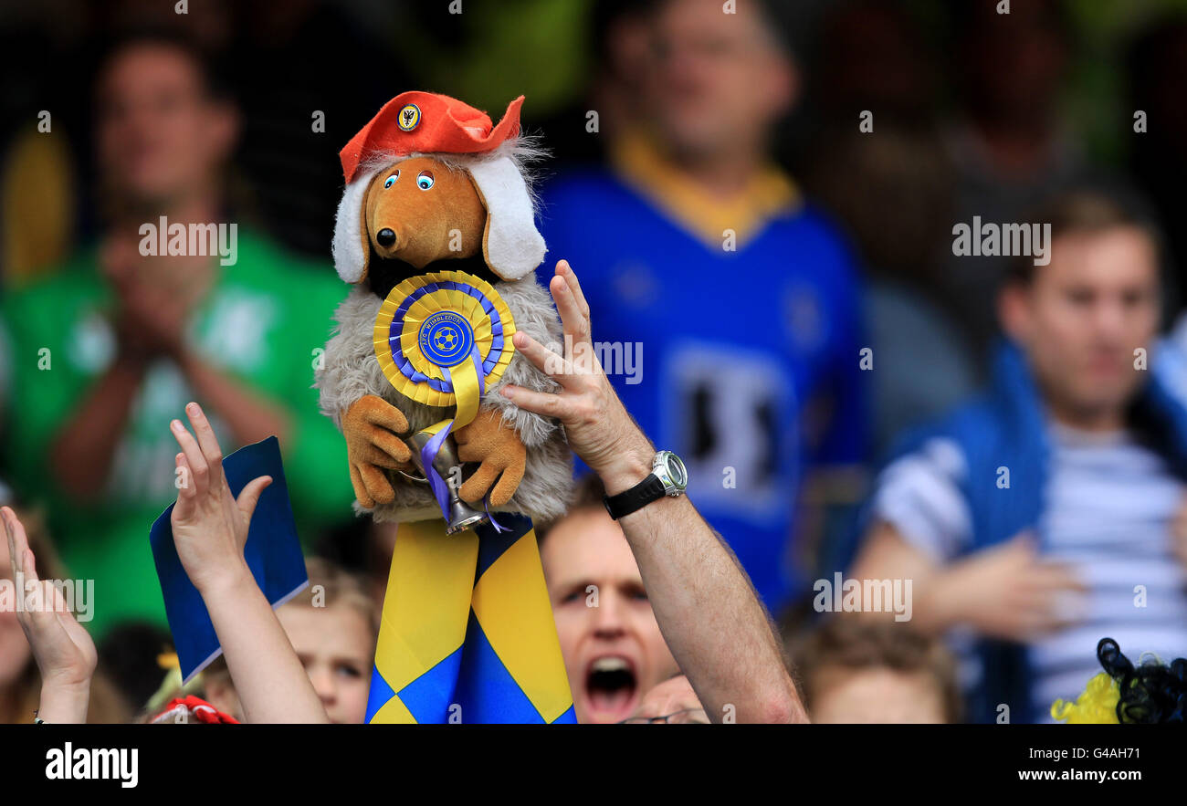 Manchester city mascot hi-res stock photography and images - Alamy