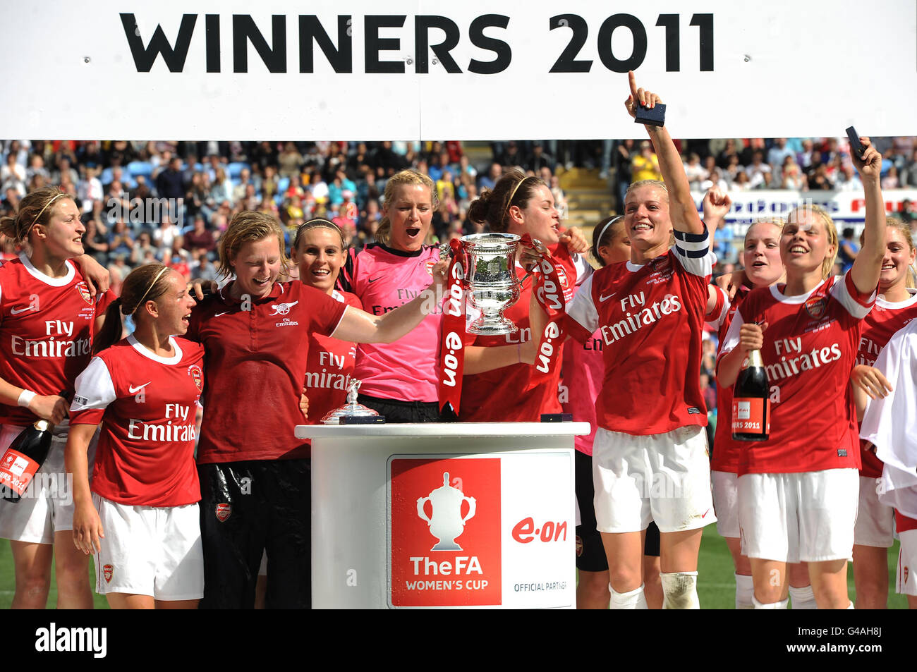 Arsenal celebrate winning fa cup hi-res stock photography and images ...