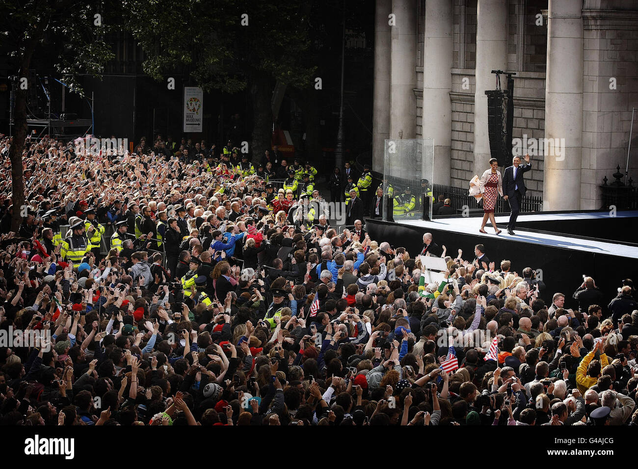 US President Barack Obama and First Lady Michelle Obama arrive to ...