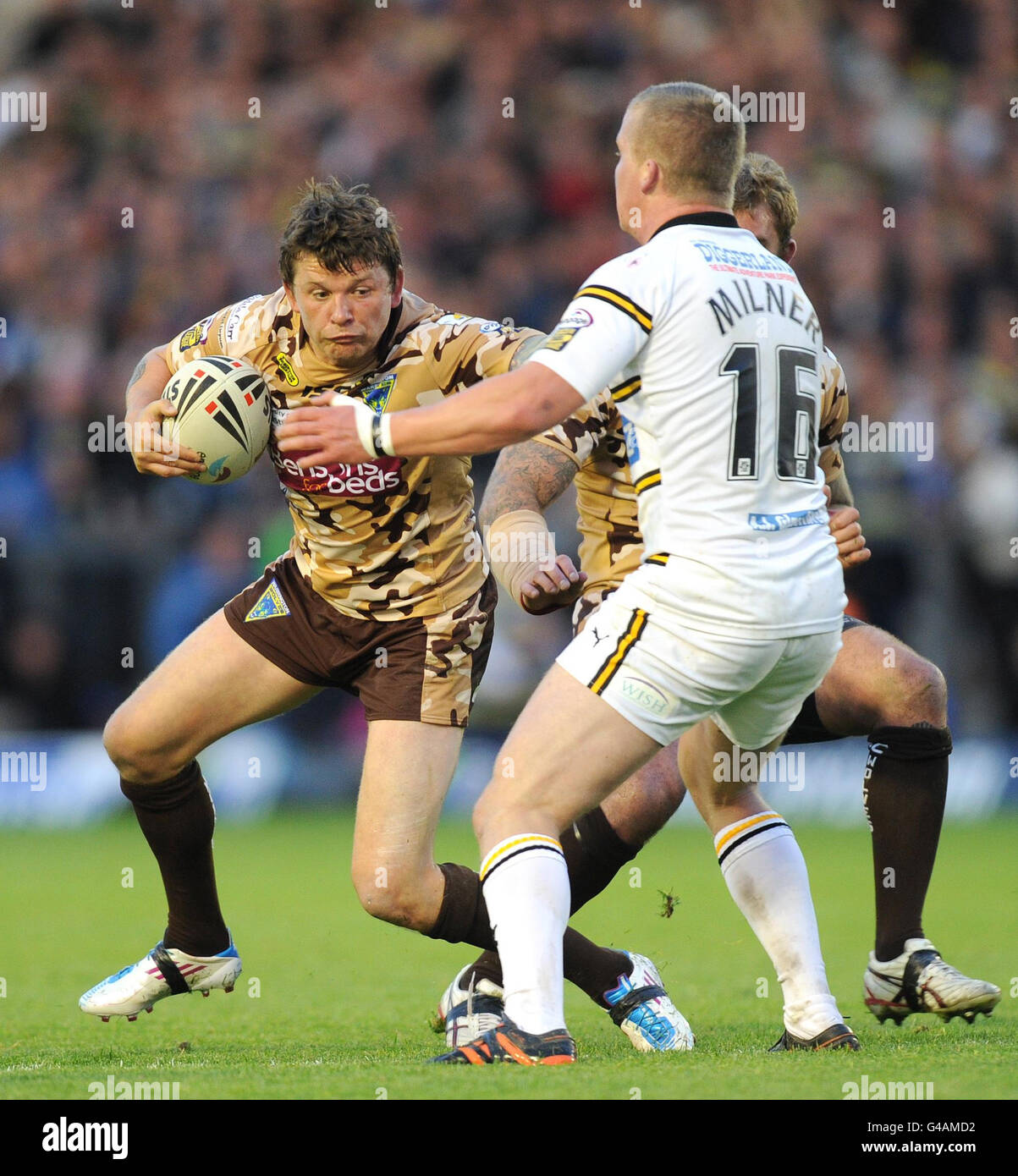 Rugbyl warrington natpub full length tackling mangsm hi-res stock ...