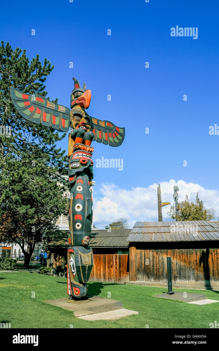 First nation totem poles thunderbird park rbcm thunderbird park hi-res ...
