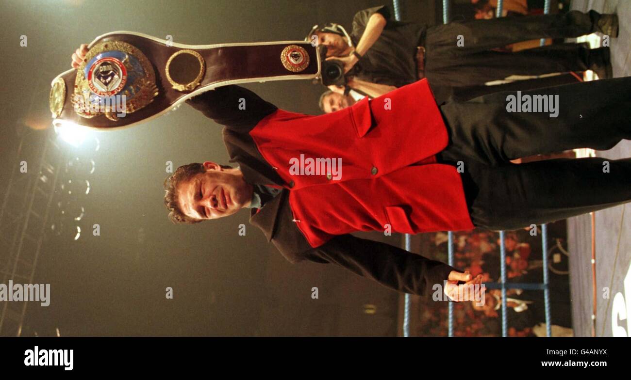 Robbie Regan cries as he announces his retirement from the ring to his ...