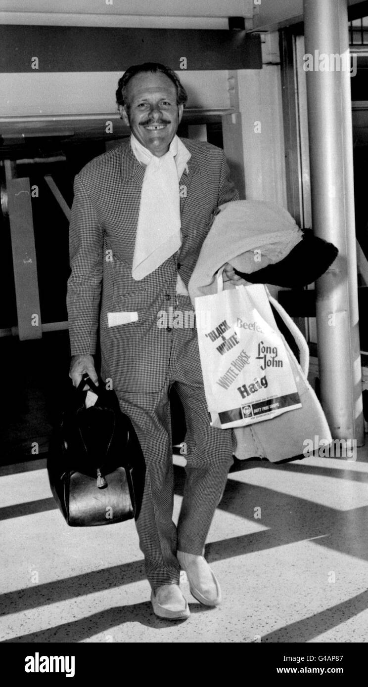 Terry thomas actor hi-res stock photography and images - Alamy