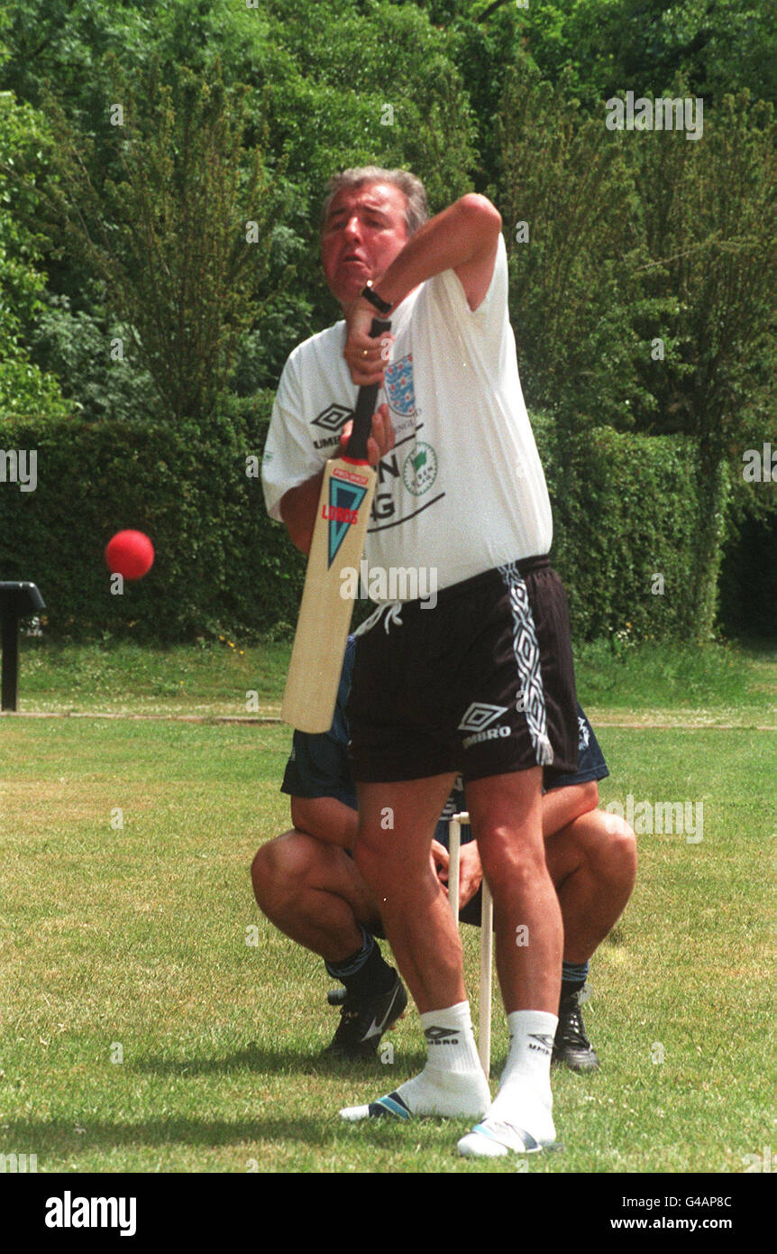PA NEWS PHOTO 17/6/96 ENGLND FOOTBALL COACH TERRY VENABLES TRIES HIS ...