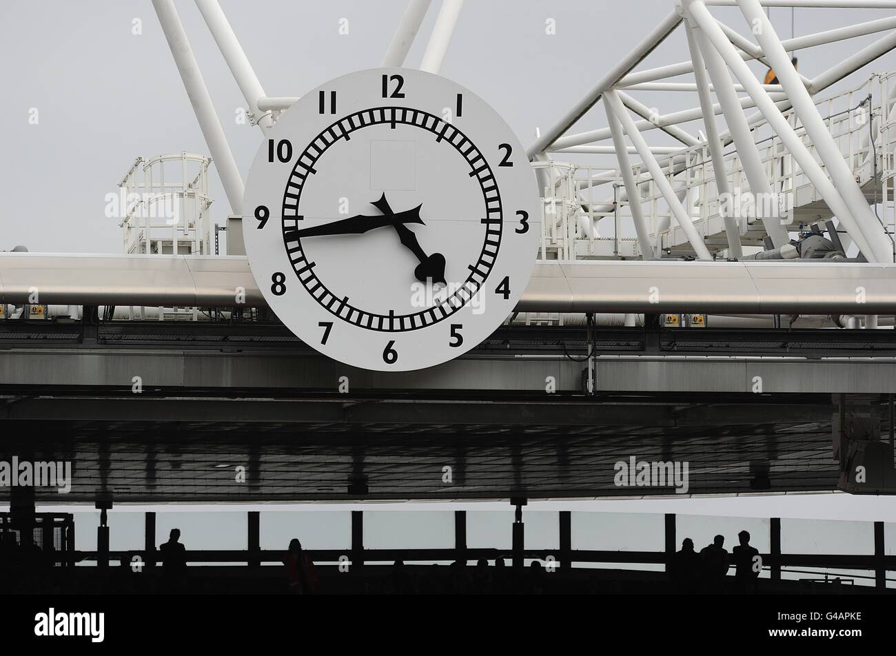 Stadium clock hi-res stock photography and images - Alamy