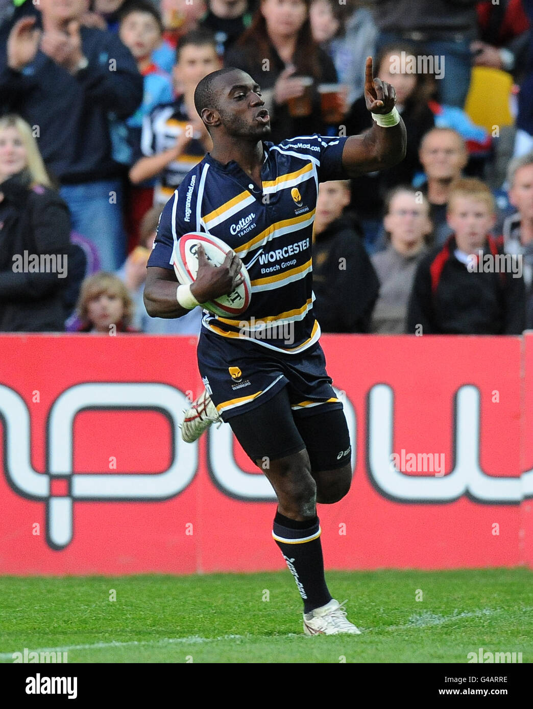 Worcester warriors miles benjamin celebrates as he their try hi-res ...
