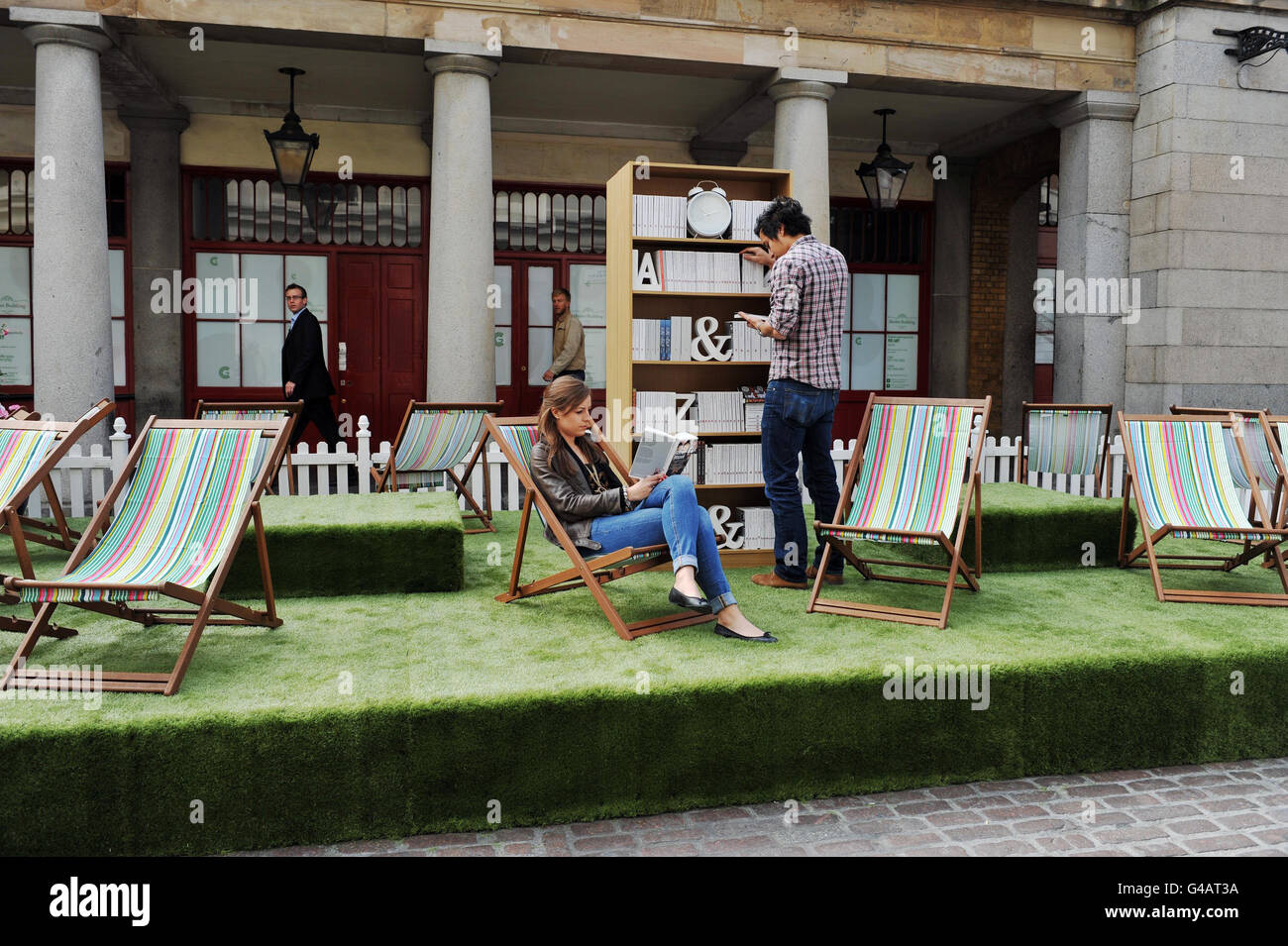 Lawn library opened hi-res stock photography and images - Alamy