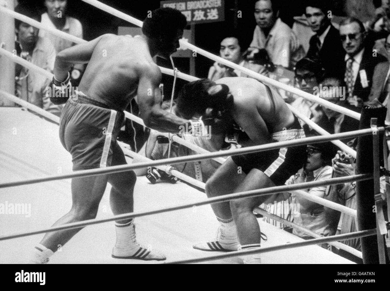 World heavyweight champion george foreman Black and White Stock Photos ...