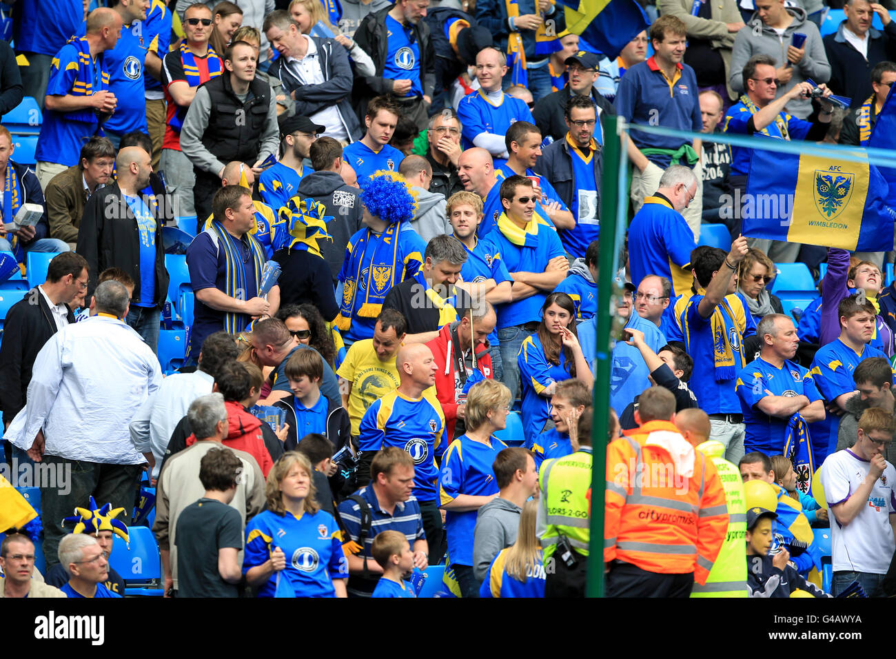 Soccer fans stadium blue hi-res stock photography and images - Alamy