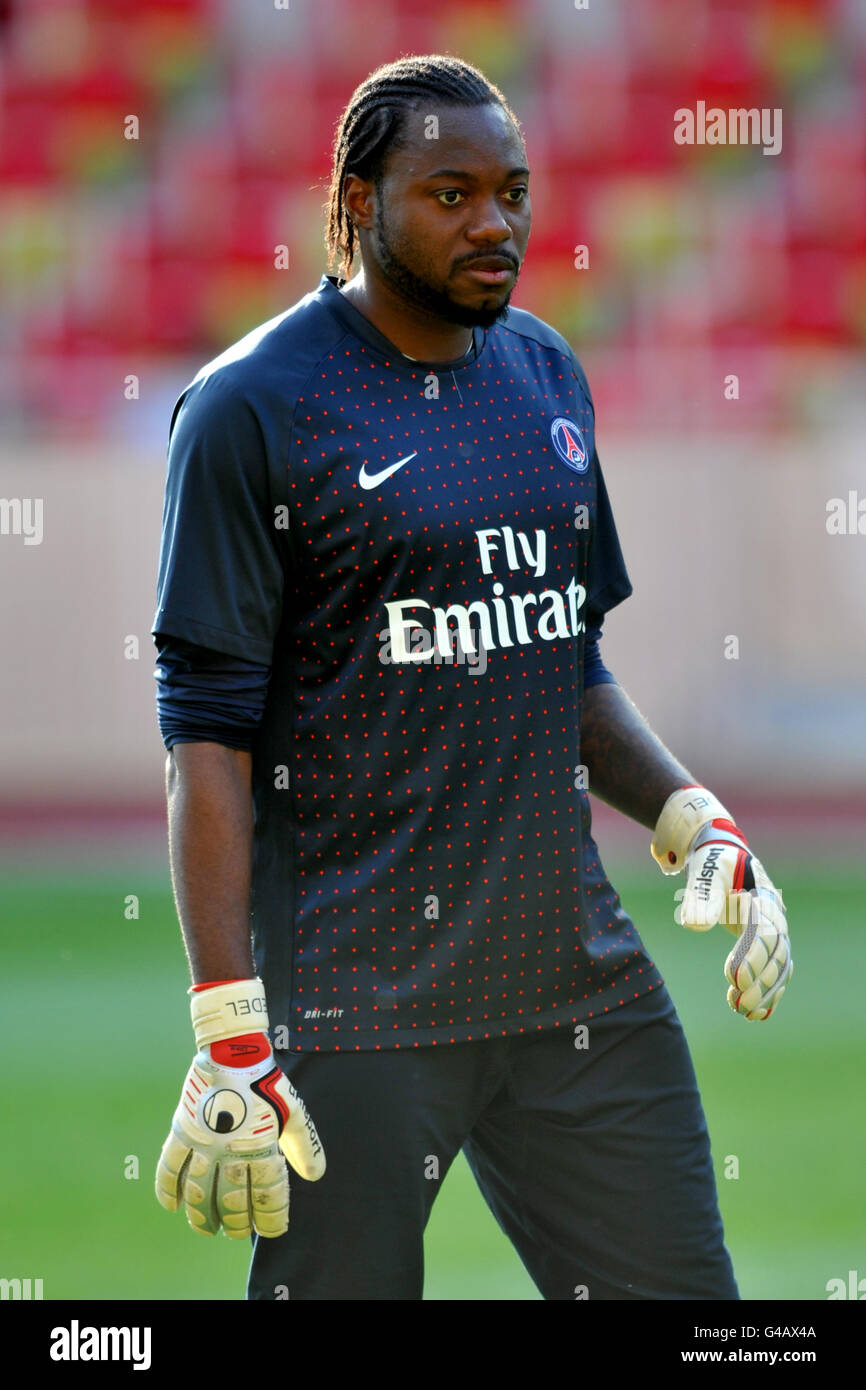 Paris saint germain goalkeeper apoula edel hi-res stock photography and ...
