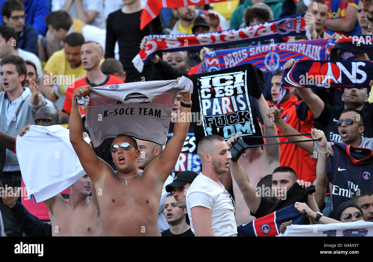 Paris saint germain fans in stands hi-res stock photography and images ...