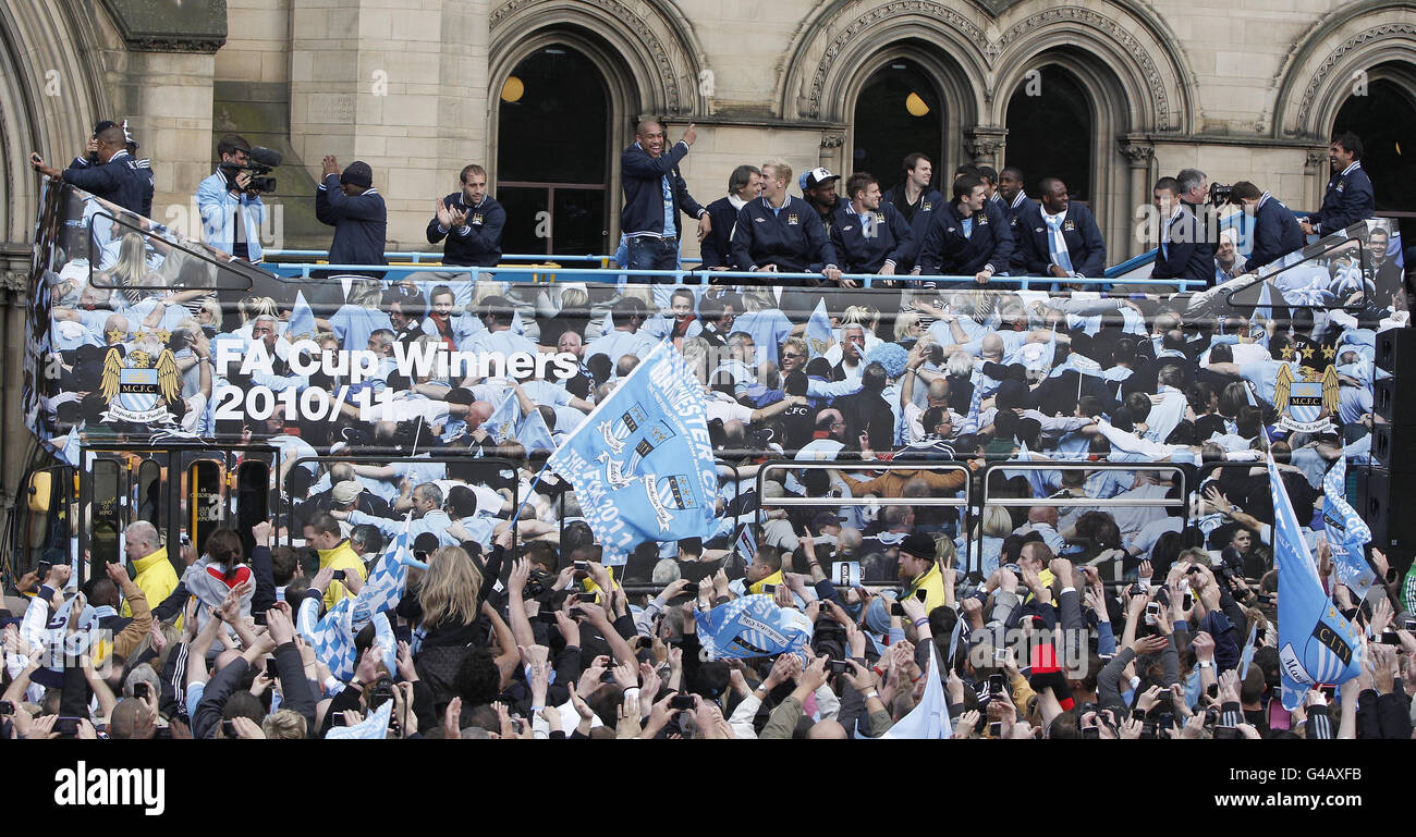 Manchester victory parade hi-res stock photography and images - Alamy