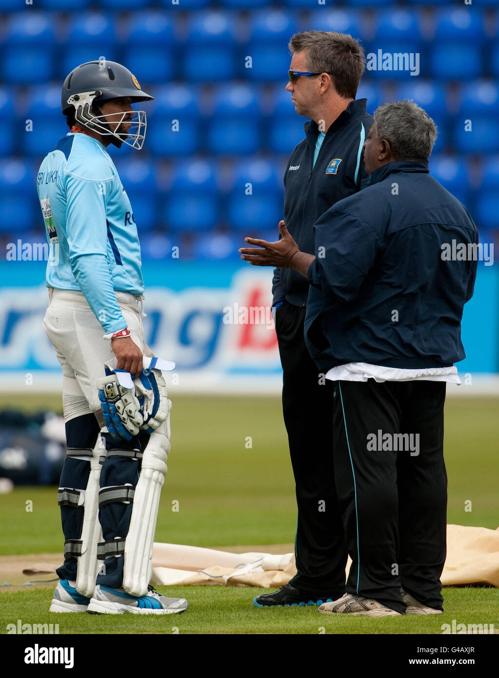 Sri Lankan captain Tillakaratne Dilshan, coach Stuart Law and head of ...