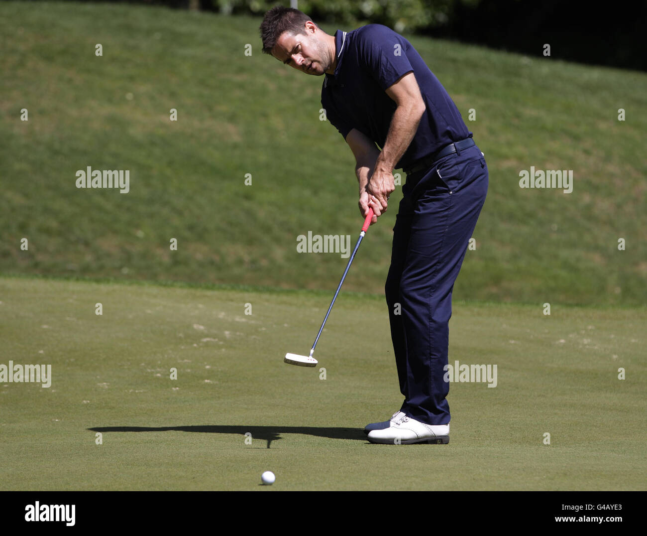 Golf wentworth full length putting mangpa hi-res stock photography and ...