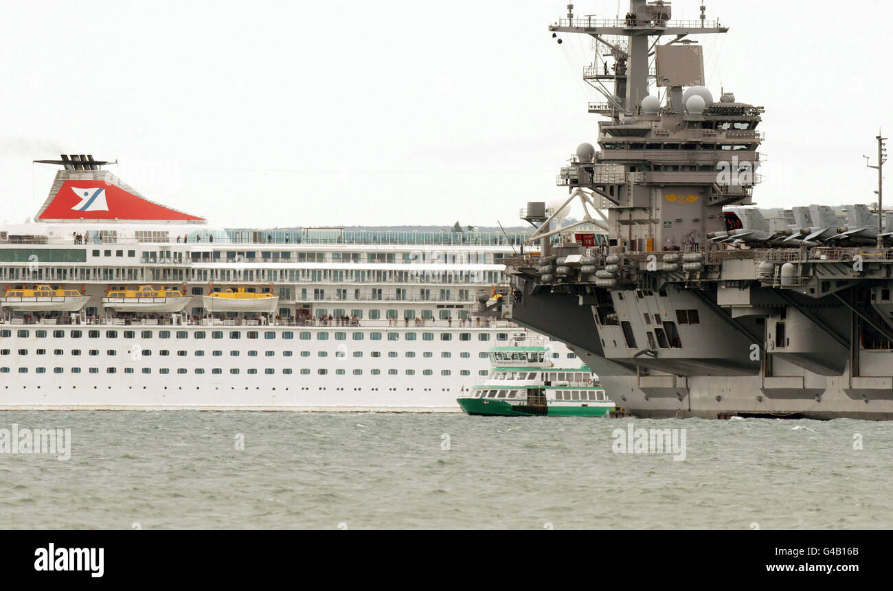 USS George H.W. Bush Stock Photo - Alamy