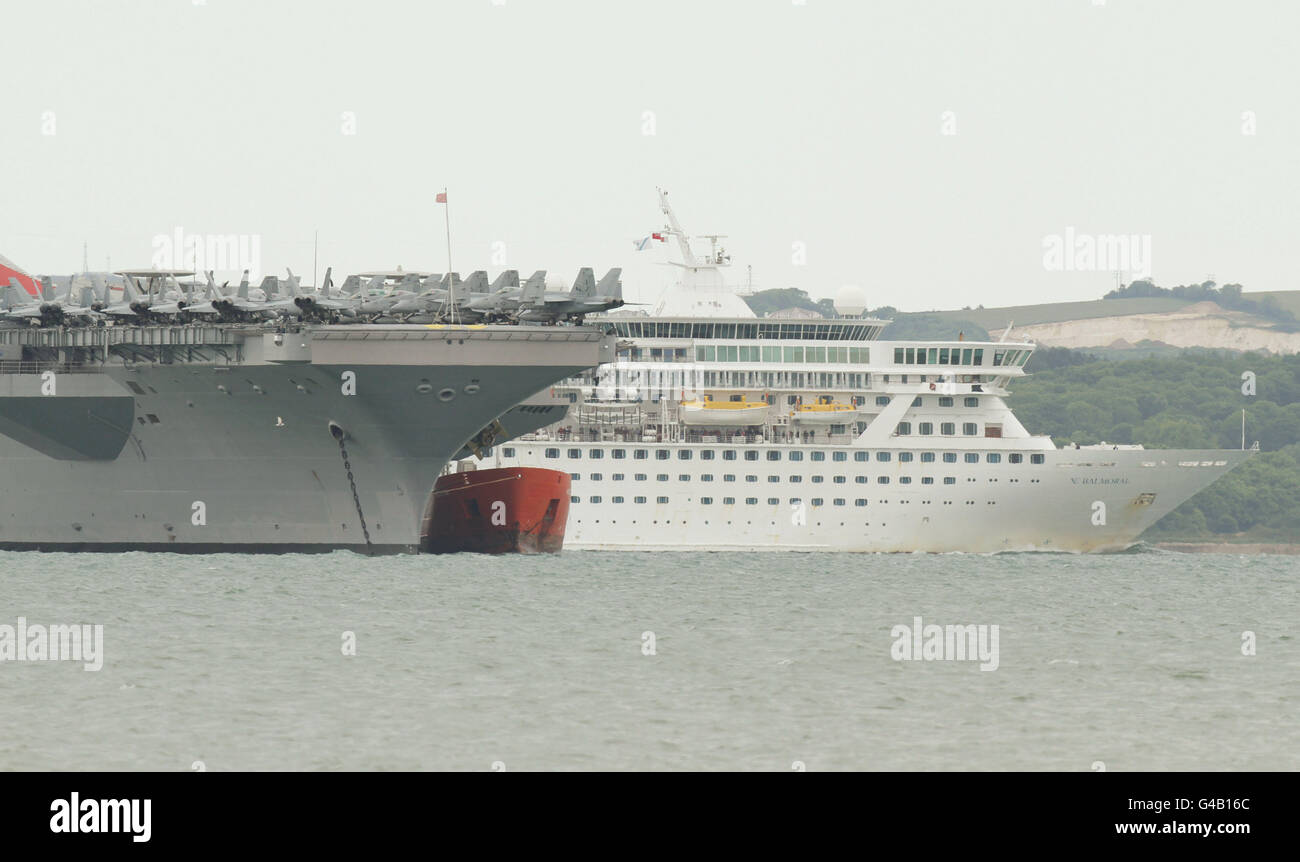 USS George H.W. Bush Stock Photo - Alamy