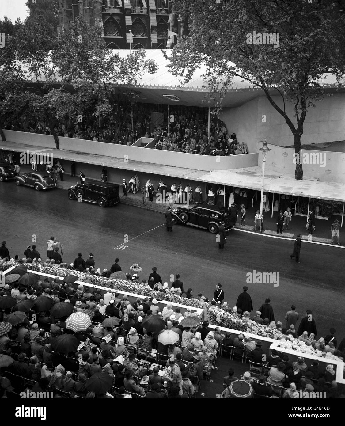 Peers and peeresses in their robes entering Westminster Abbey to take ...