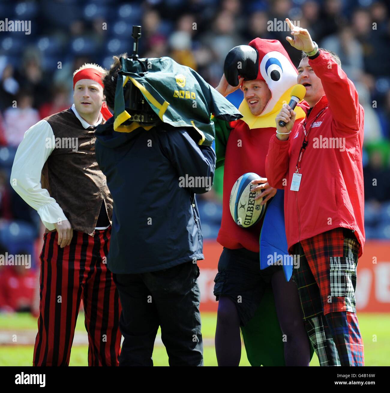 Grant Stott with competition winners during the Emirates Airline ...