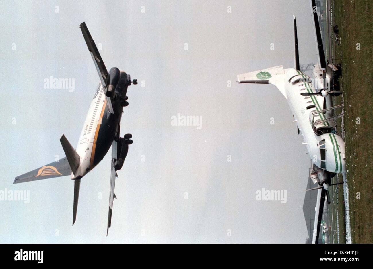 Airplane emergency landing hi-res stock photography and images - Alamy