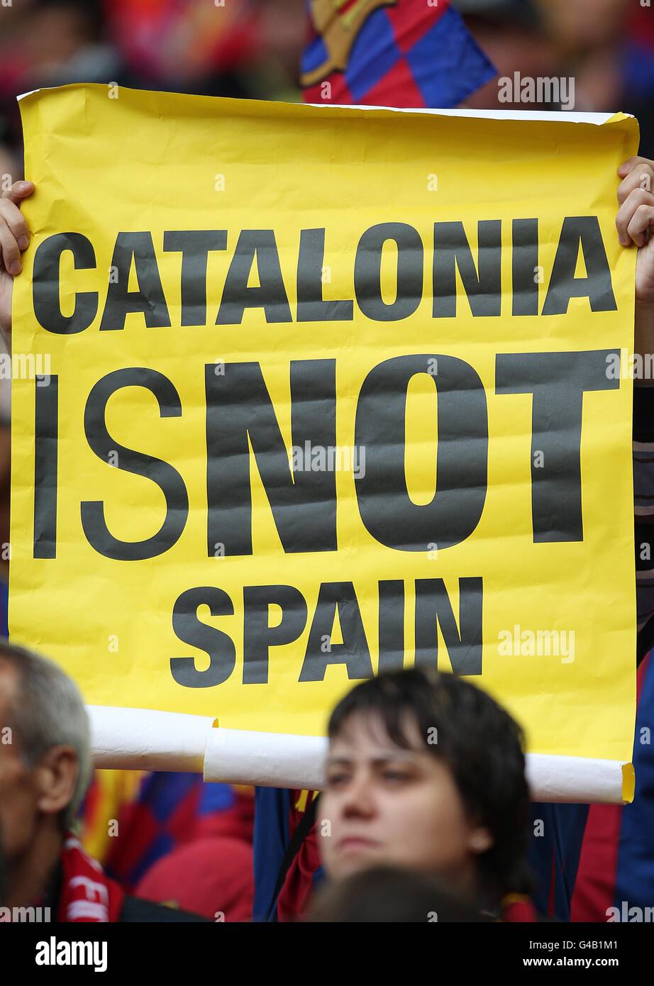 Barcelona fans in stadium hi-res stock photography and images - Alamy