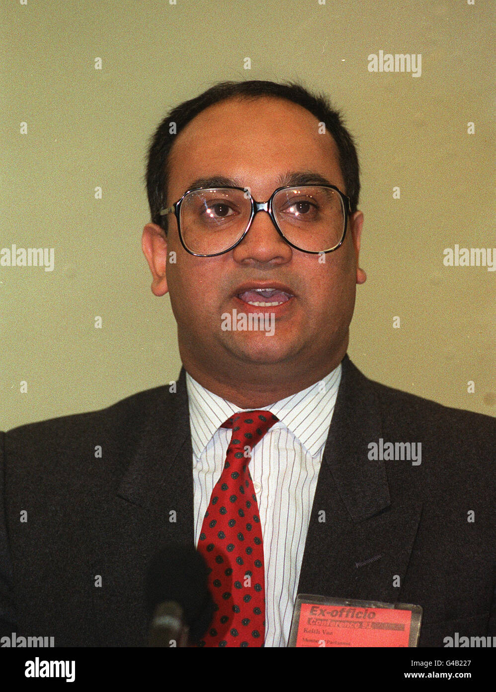 PA NEWS PHOTO 22/1/92 LABOUR MP FOR LEICESTER EAST KEITH VAZ Stock ...