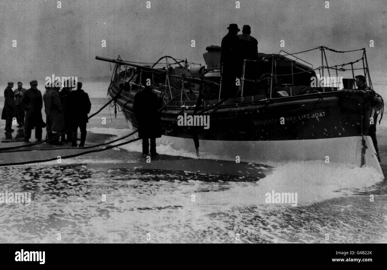 Broughty ferry lifeboat Black and White Stock Photos & Images - Alamy