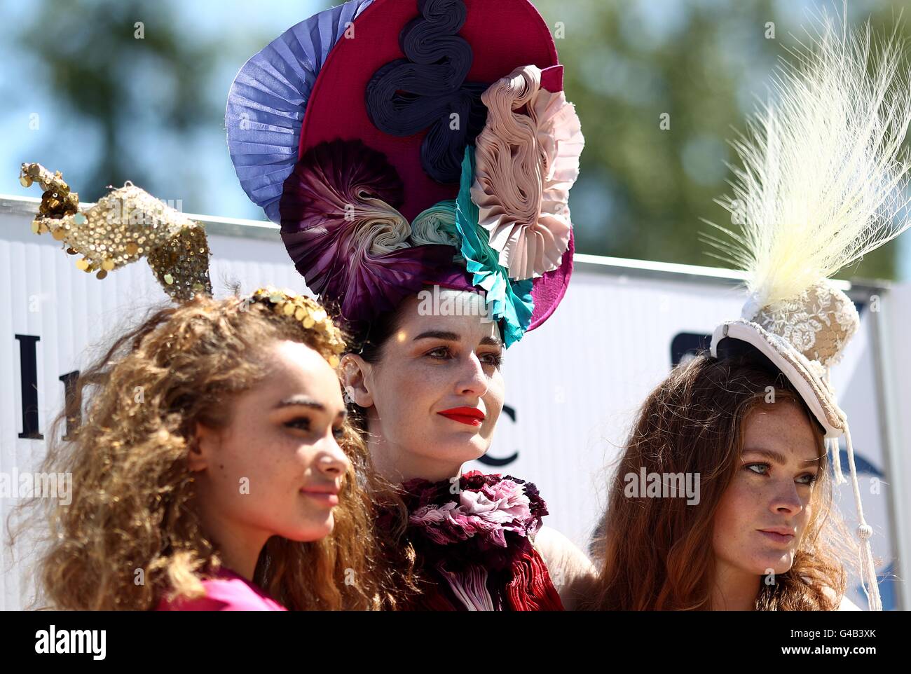 Model Erin O'Connor poses with models during Investec Ladies Day at the ...