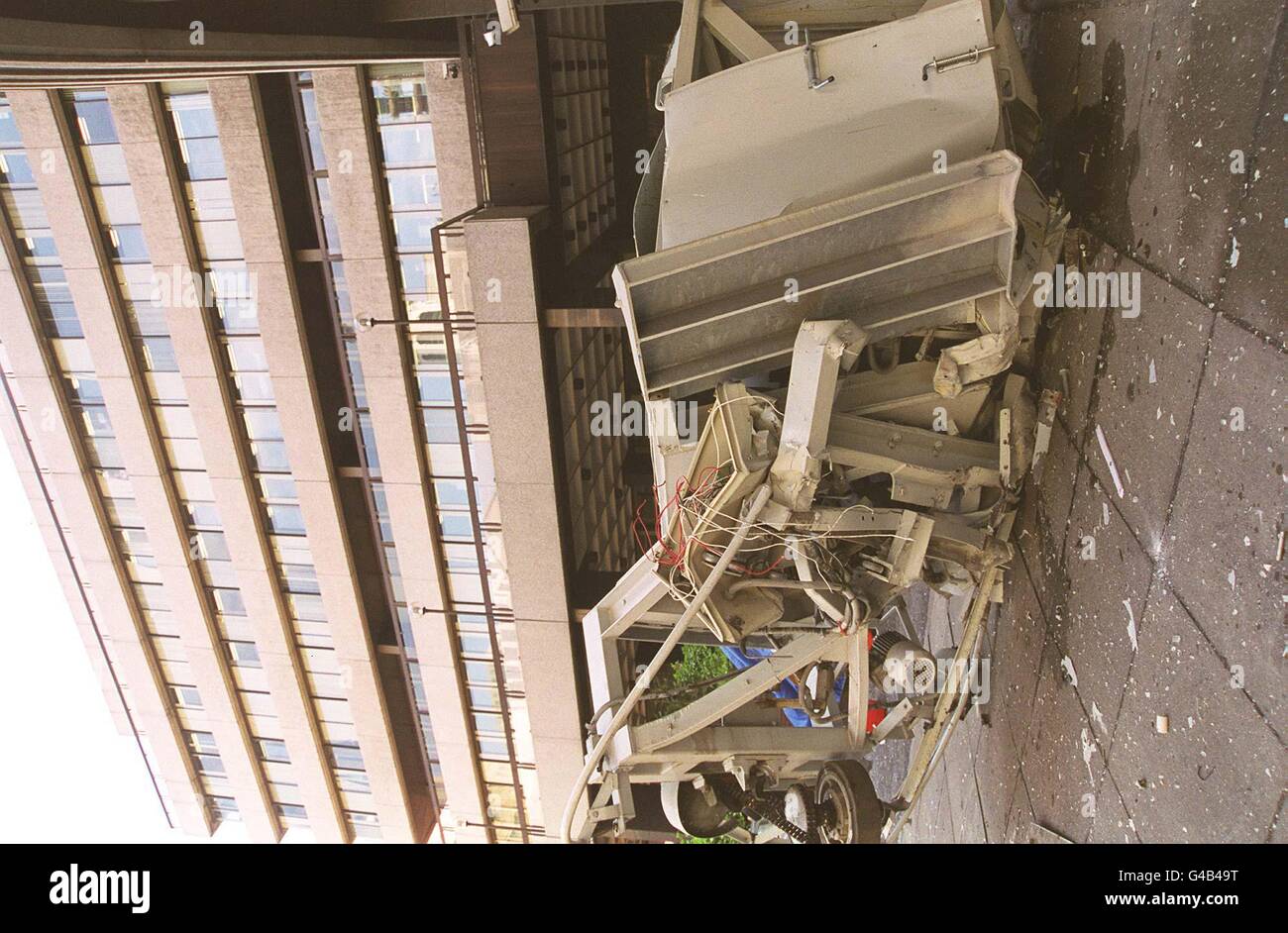 The scene where a window cleaner's cradle plunged eight floors from the ...