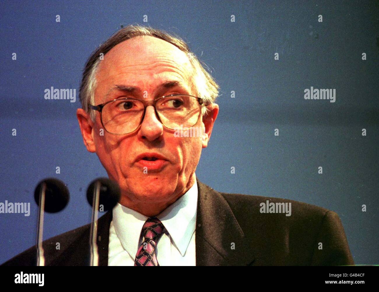 Scottish Secretary Donald Dewar addresses the Scottish Police ...