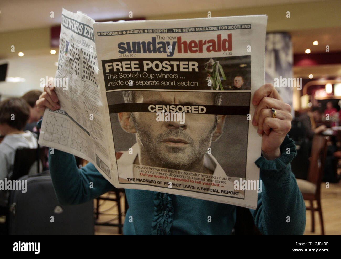 Newspaper story hi-res stock photography and images - Alamy